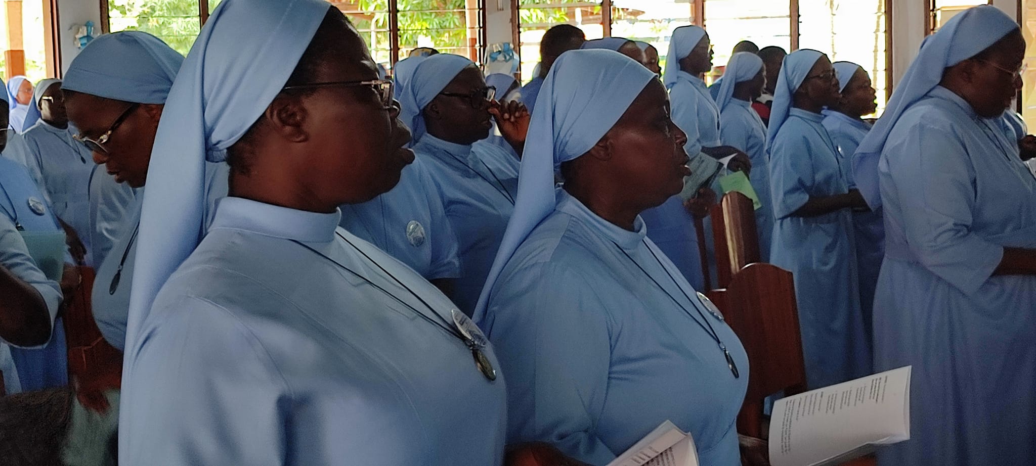 SORTIE DE LA FUMÉE BLANCHE CHEZ LES SŒURS DE L'INSTITUT DE LA ...
